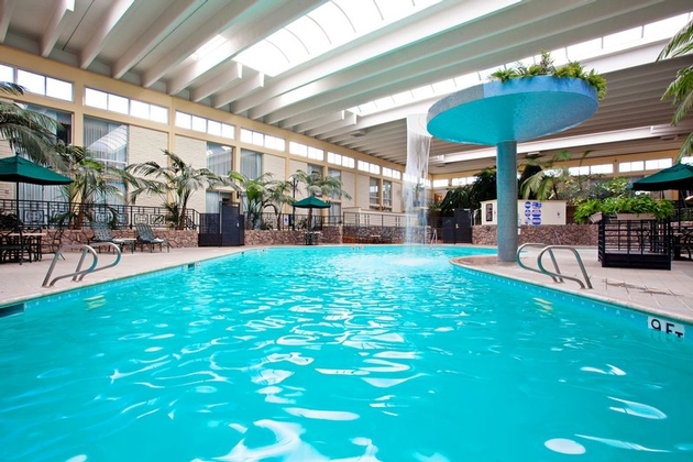 Holiday Inn Fresno Airport